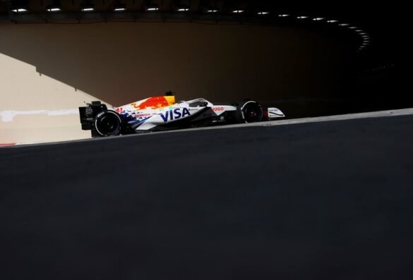 Arvid Lindblad vai pilotar carro da Red Bull F1 nas ruas de Delhi em ...